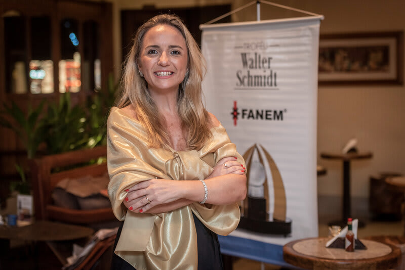 Aline Hennemann é a ganhadora do Troféu Walter Schmidt de 2022 - ONG ...